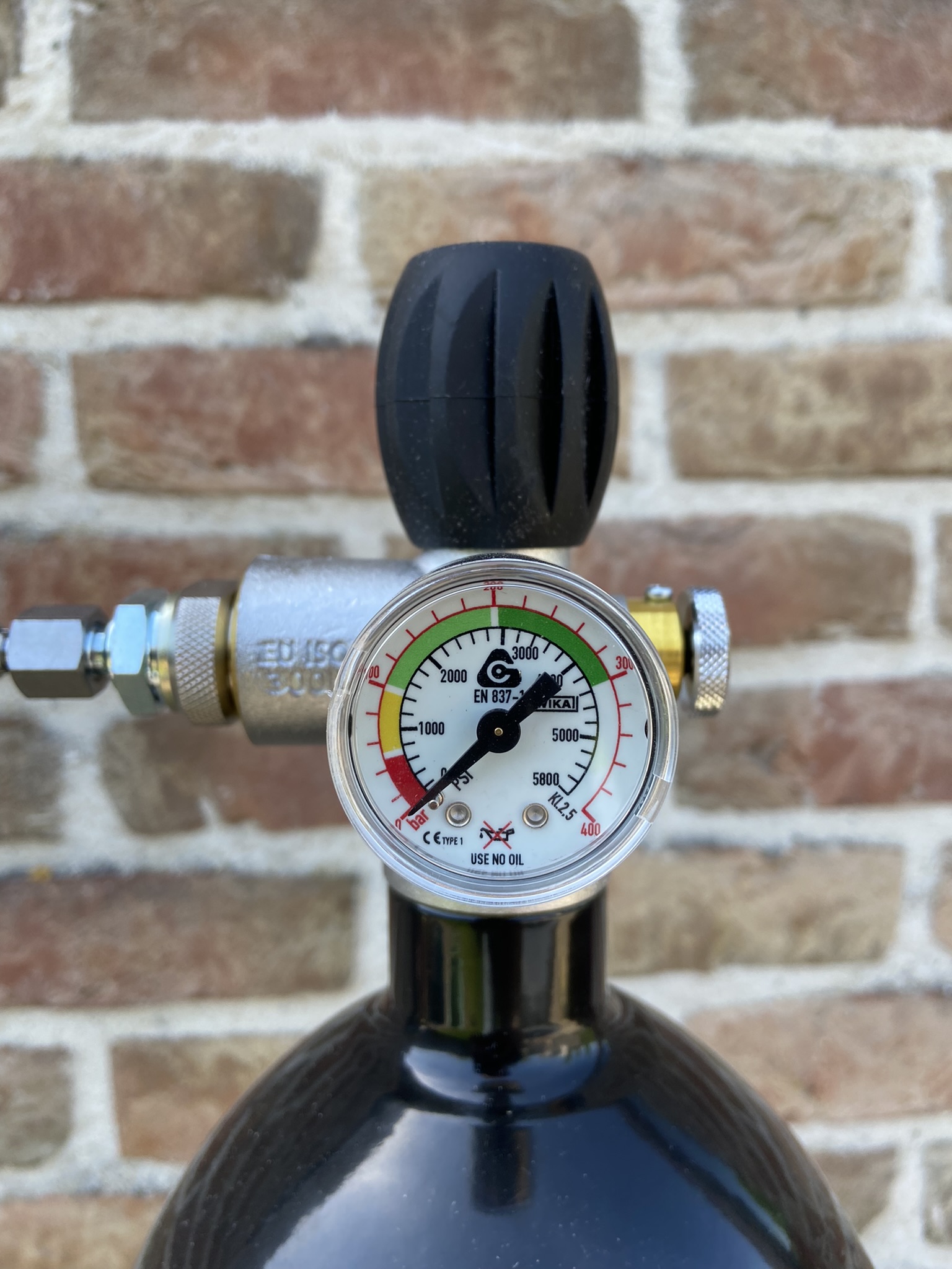 Persluchtfles met MDE manometer en slang 7 Liter 300 bar - Target-Shop